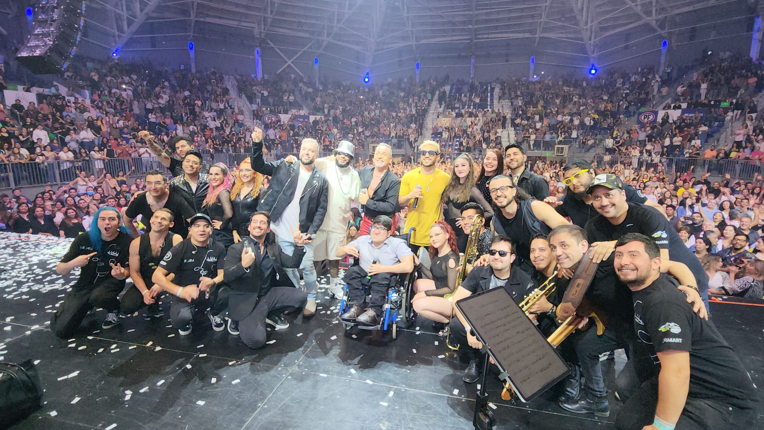 Jeremy Rojas cumple nuevo sueño y canta junto a Luis Jara en concierto
